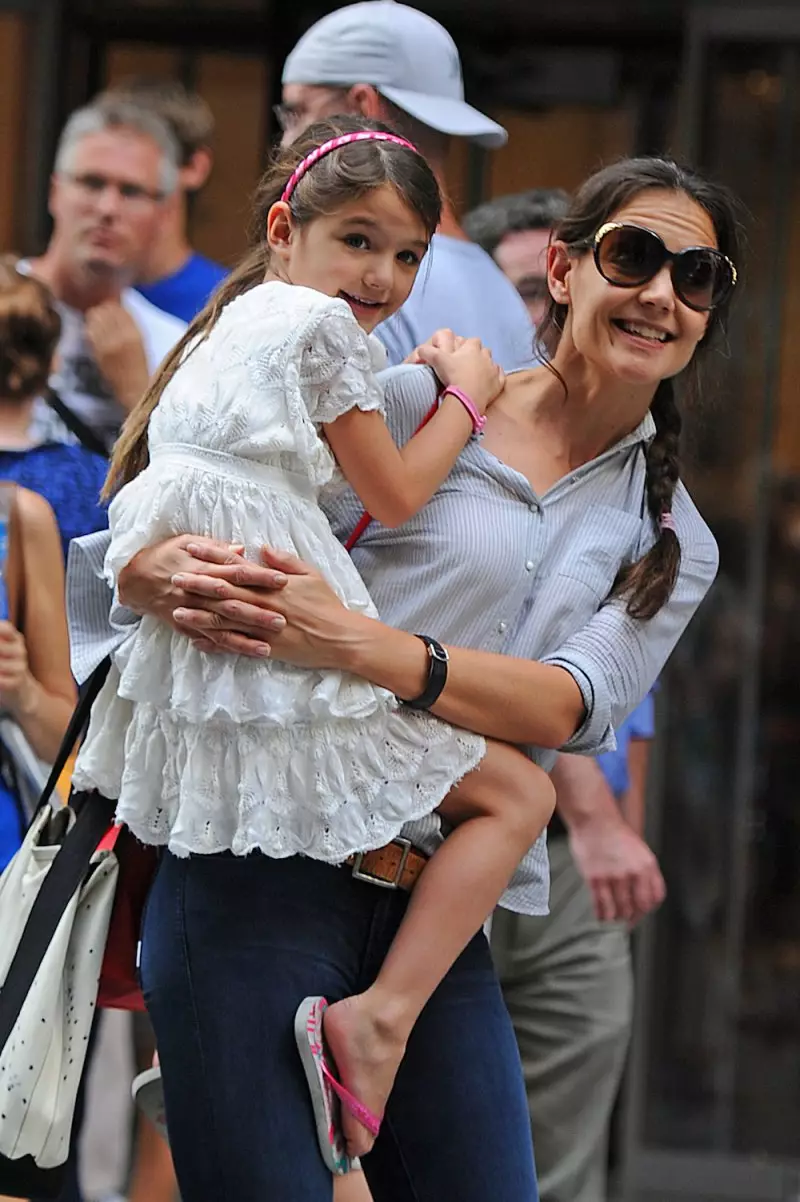 Katie Holmes suri 8