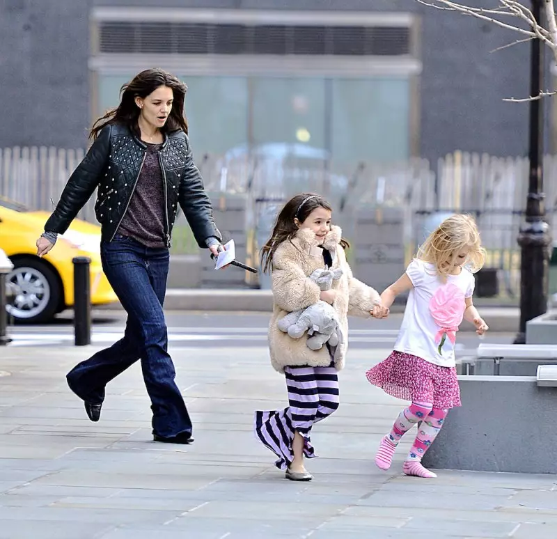 Katie Holmes suri 9