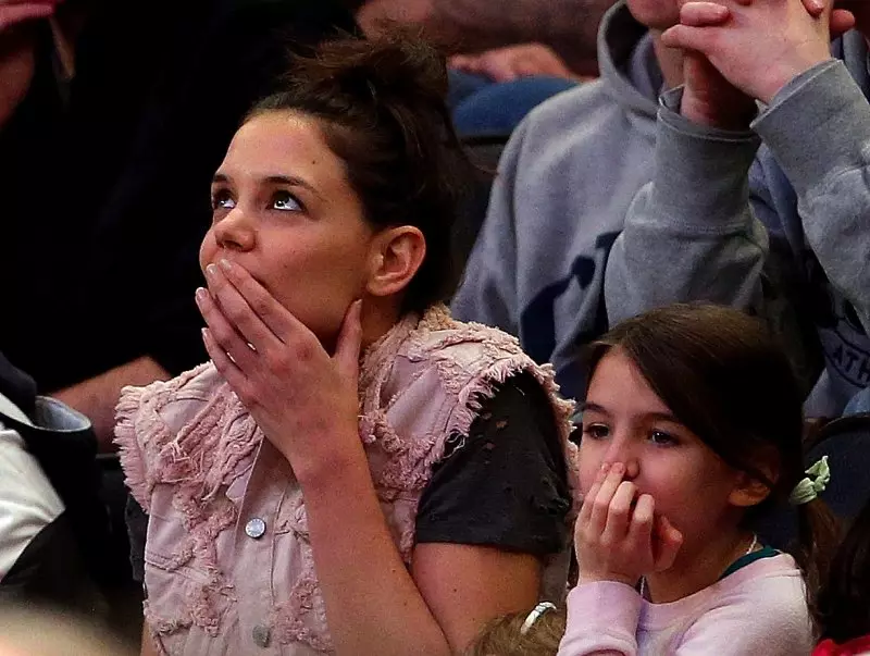 Katie Holmes Courtside Suri