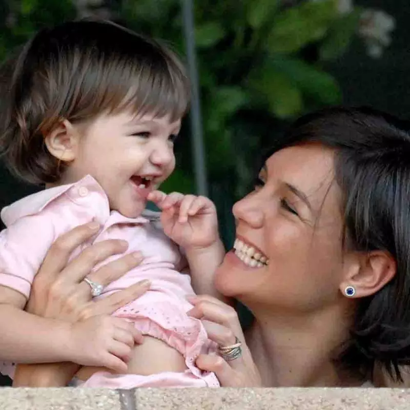 Katie Holmes suri 1