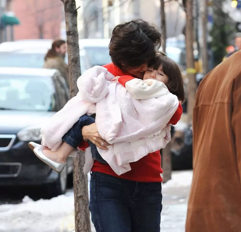 Katie Holmes suri 4