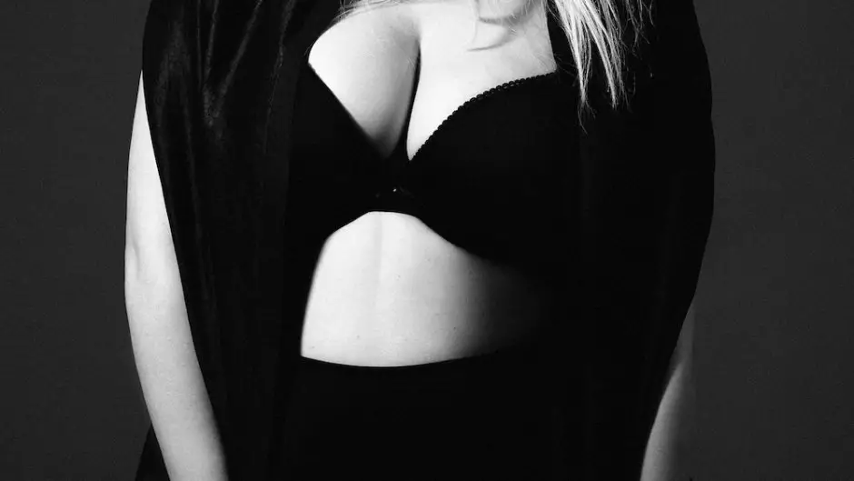 Hayley Hasselhoff ներքնազգեստի մարմին