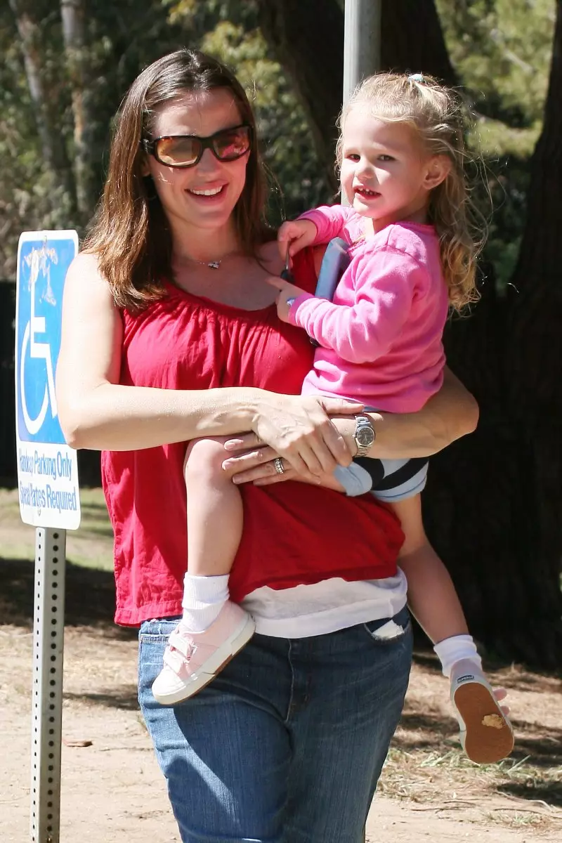 Ennifer Garner dan putri Violet ikatan di Pacific Palisades, California, AS - 25 Sep 2008