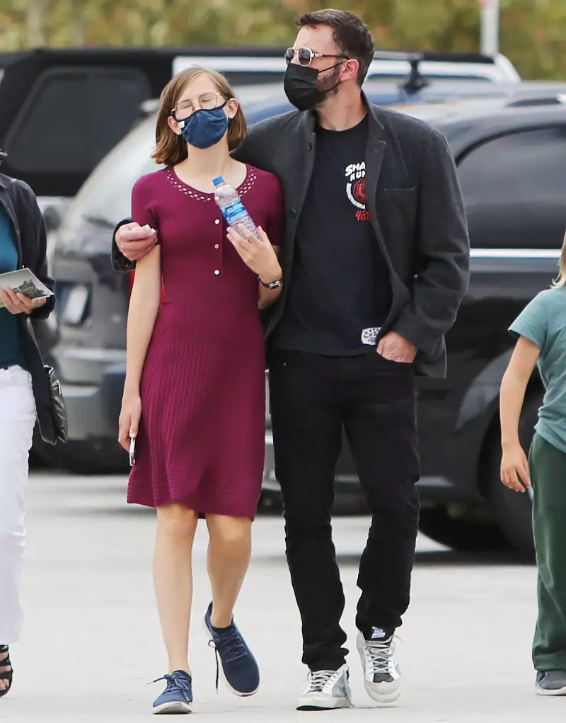 Ben Affleck z družino na sprehodu, Los Angeles, Kalifornija, ZDA - 18. avgust 2021