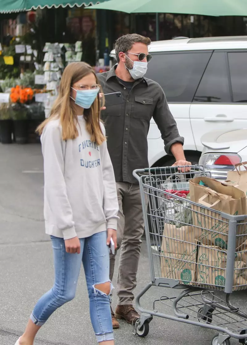 Ben Affleck lan Ana de Armas metu lan sekitar, Los Angeles, AS - 05 Jun 2020