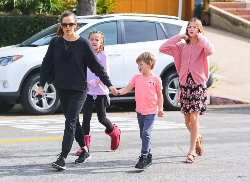 Jennifer Garner na prostem, Los Angeles, ZDA - 21. december 2018