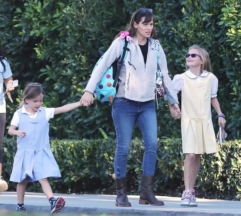 Jennifer Garner sareng putri-putri di luar, Los Angeles, Amérika - 08 Des 2014