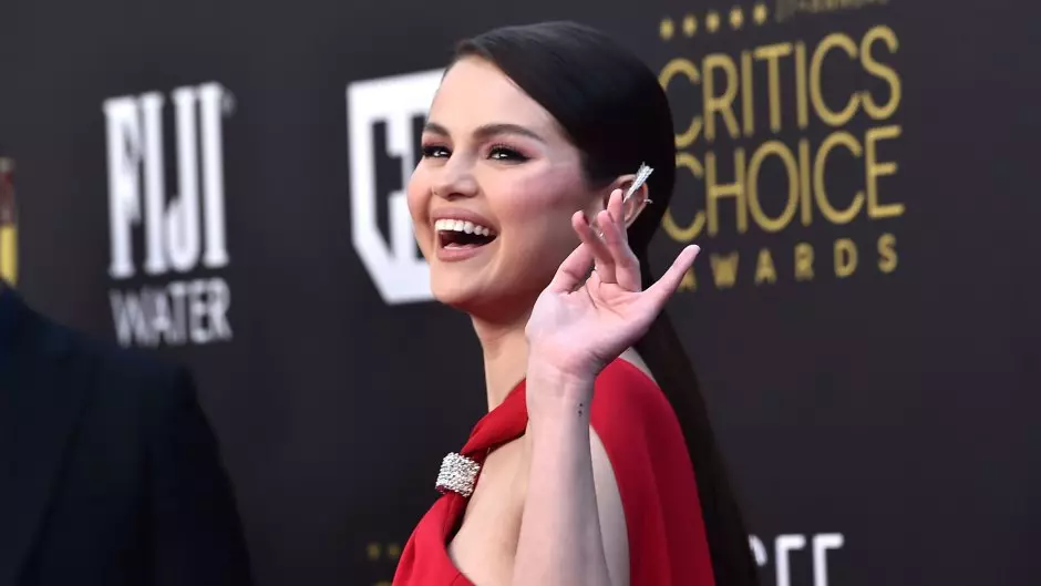 Cu cine se întâlnește Selena Gomez? Necăsătorit, luat sau într-o relație