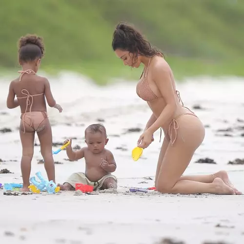 Kim kardashian mutsvene kumadokero kuchamhembe