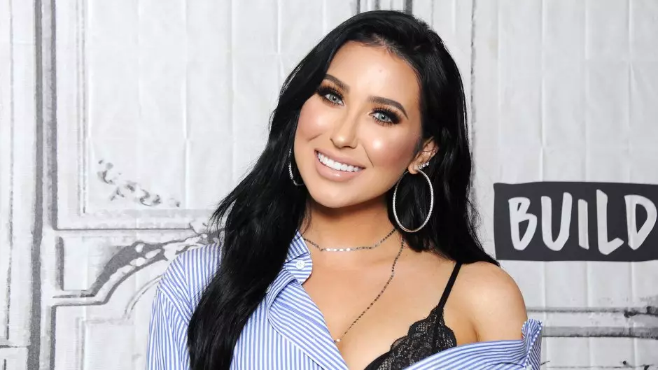 Jaclyn Hill ahagarika gufotora selile ye