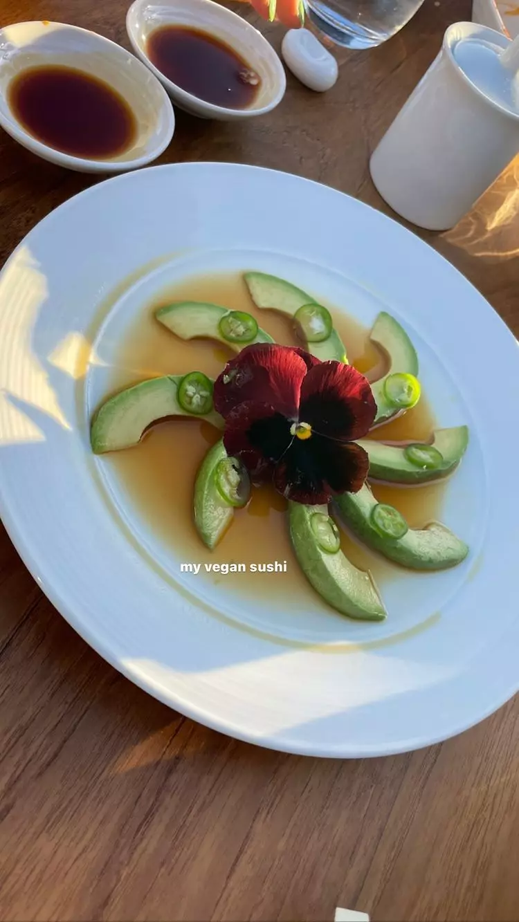 Naon Dupi Kourtney Kardashian Dahar? Tingali 'KUWTK' Star's Go-To Hidangan pikeun Sarapan, Dahar beurang sareng Dinner