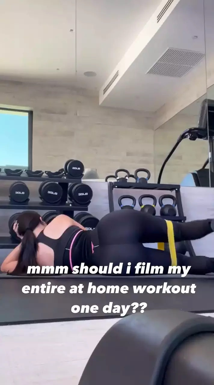 Kylie Jenner Nuduhake Rutinitas Latihan Saben Dina Nalika Mbuwang Kurva Edan