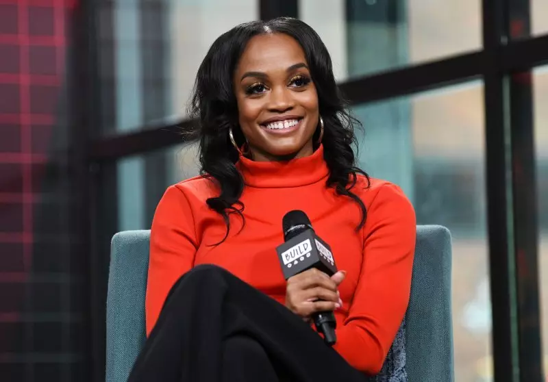 I-Bachelorette Rachel Lindsay Egqoke I-Red Turtleneck