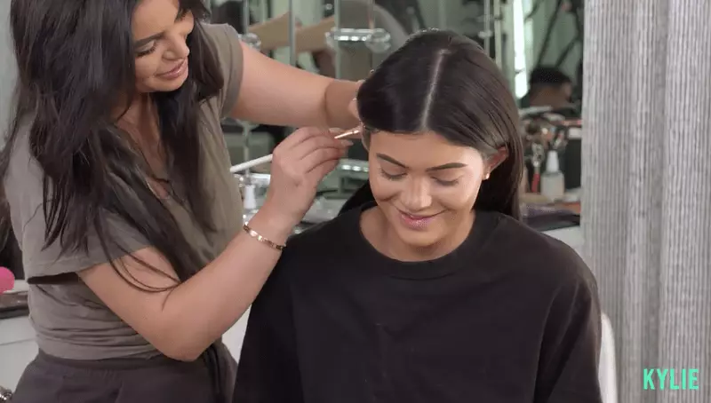 Tutorial tal-għamla ta' Kylie Jenner 1