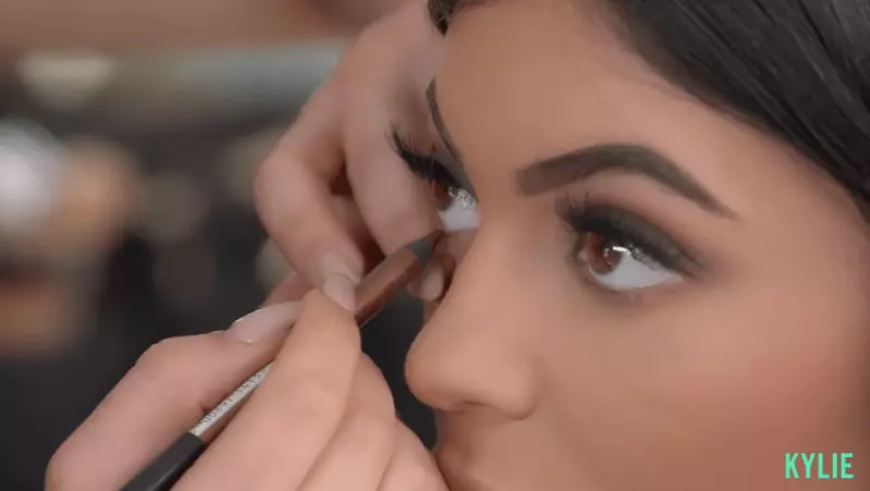 Tutorial dwar il-għamla ta' Kylie Jenner 7