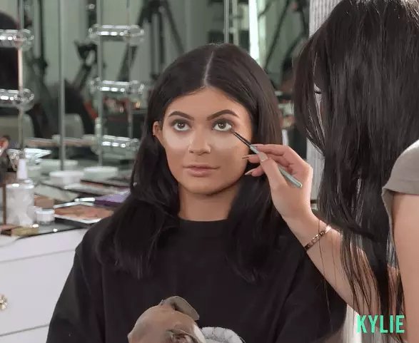 Isifundo se-makeup sika-Kylie jenner 4