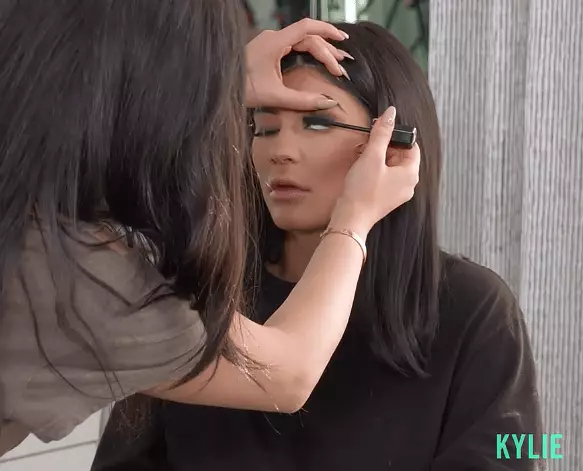 Isifundo se-makeup sika-Kylie jenner 6