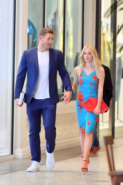 UCassie Randolph usola u-Colton Underwood ngokumlandela