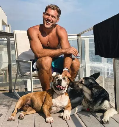 Colton Underwood reaguoja į kūną gėdinantį trolį apie „svorio metimą“