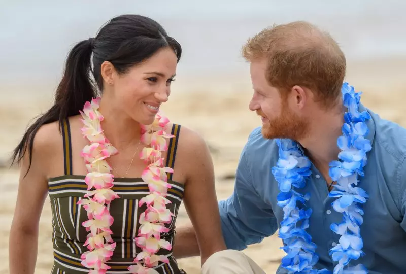 Meghan an Harry op der Plage