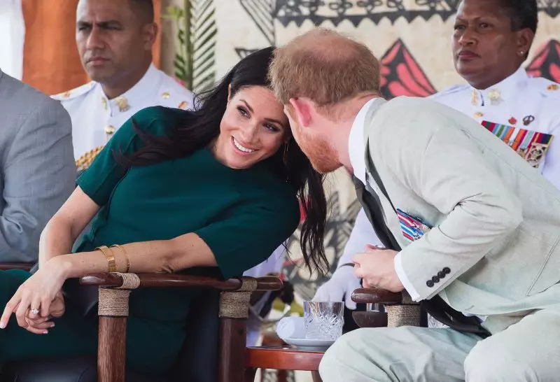 Sina Meghan at Harry sa Fiji