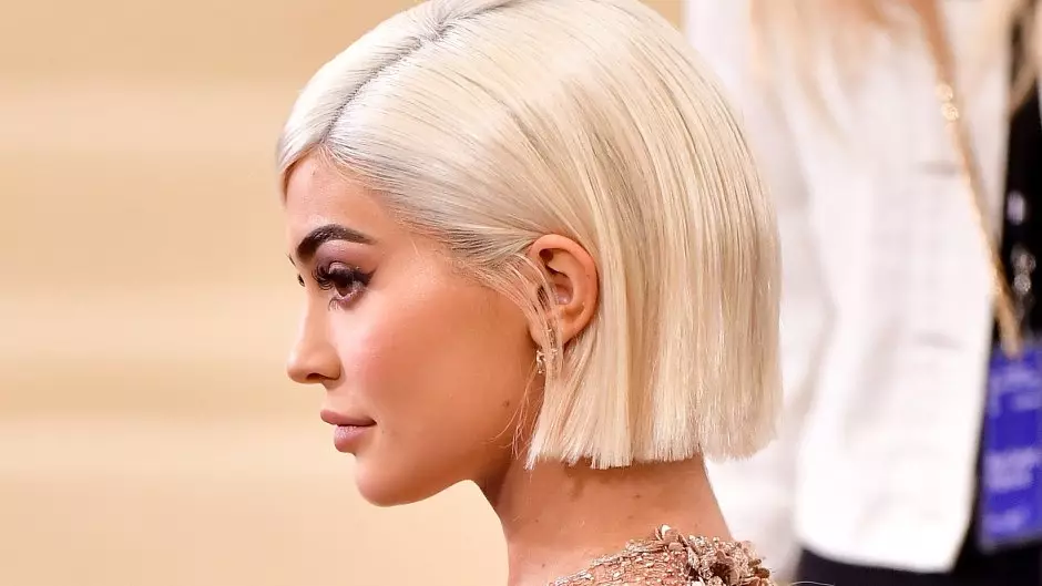 Kylie Jenner máthairáltas