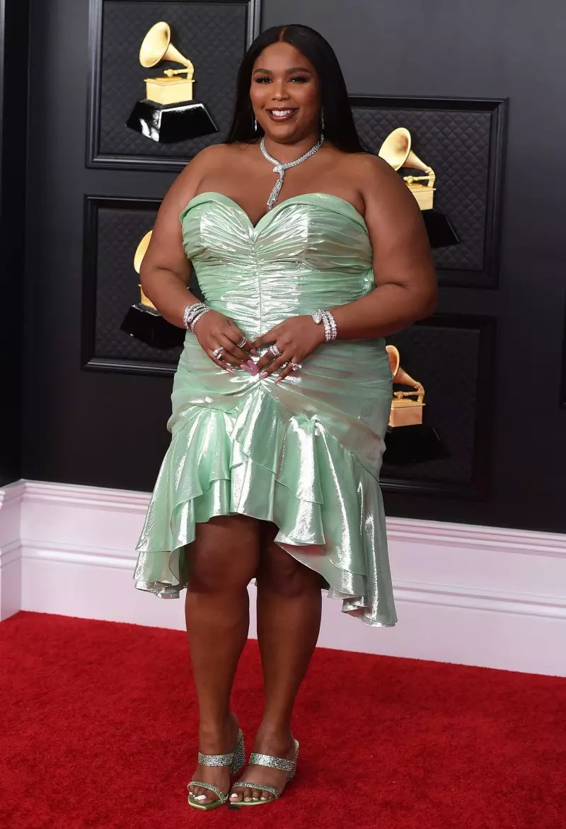 Lizzo Braless Galéria