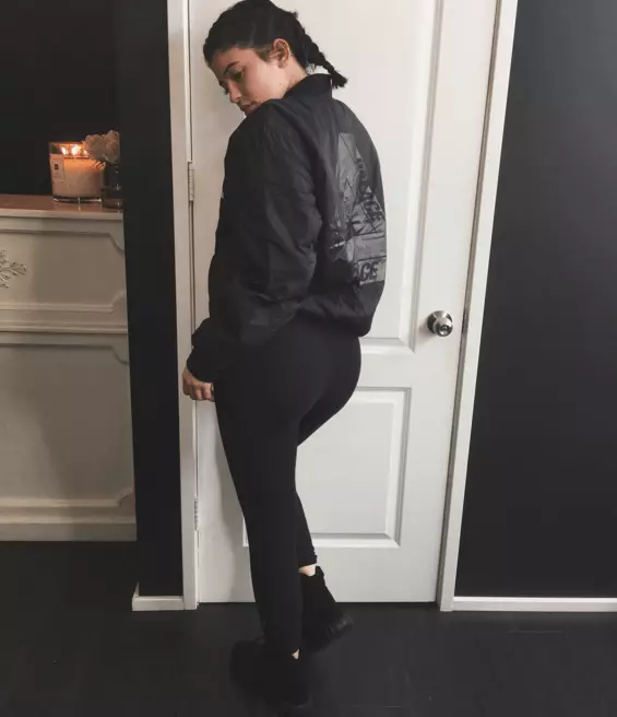 Kylie Jenner bunda 1 78