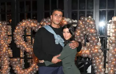 Kourtney Kardashian eta Younes Bendjima elkarrekin festa batean.