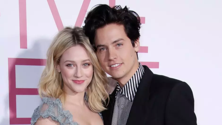 Cole Sprouse සහ Lili Reinhart එක්ව සිටින සුන්දරම අවස්ථා