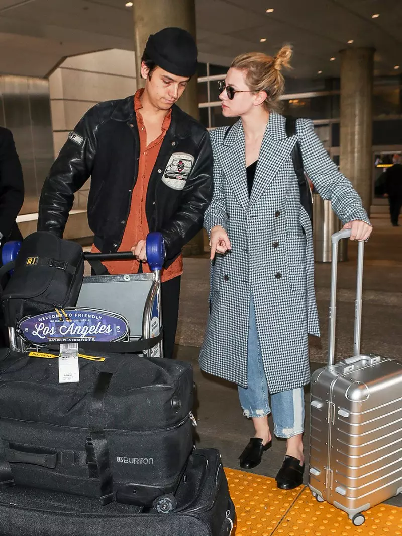 Cole Sprouse Lili Reinhart léifste IRL Momenter zesummen virun Spalt