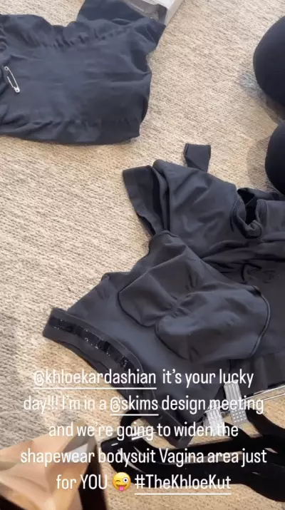 Kim Kardashian sọ pe O n 'Gbigbo' ni 'Apakan obo' ti Skims Bodysuit 'O kan fun Khloe'