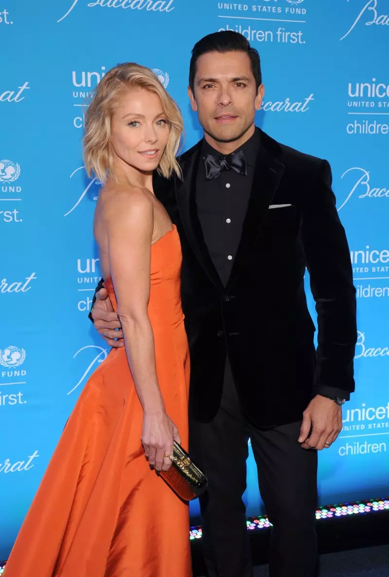 Kelly ripa cinsî mark consuelos