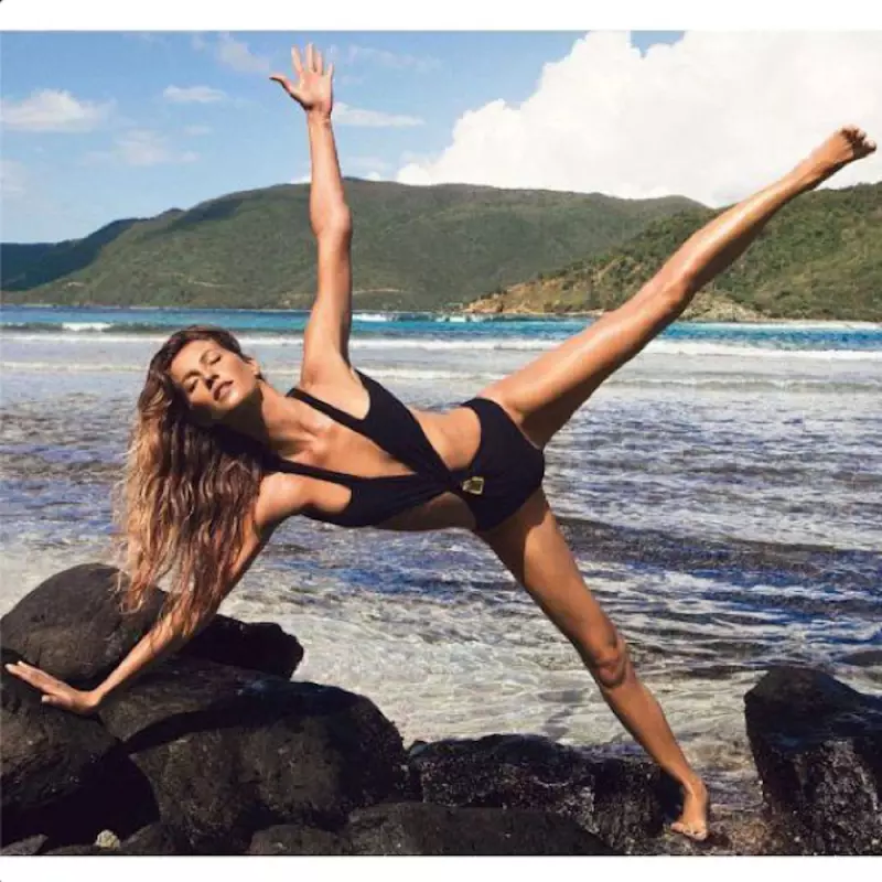 Gisele bundchen yoga instagram 2