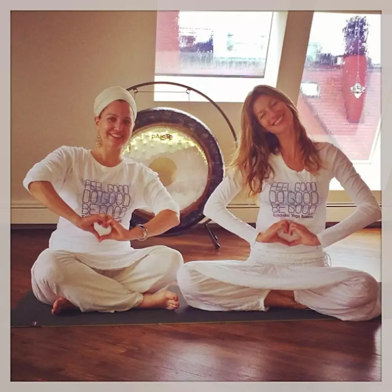 Gisele bundchen yoga instagram 3