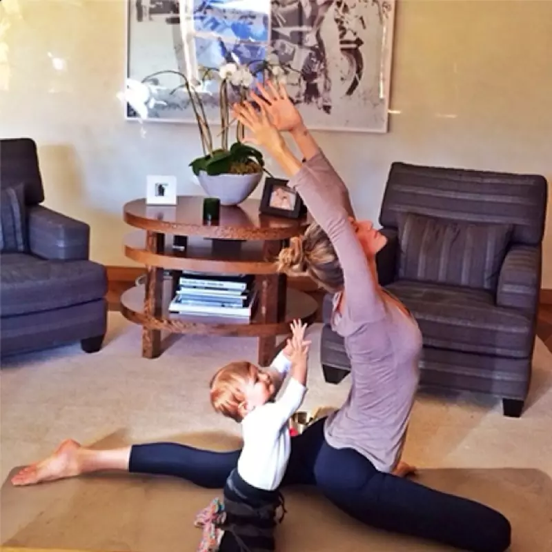 Gisele bundchen yoga instagram 5