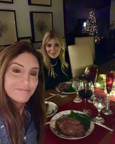 Sophia Hutchins ກັບ Caitlyn Jenner Instagram Christmas 2019