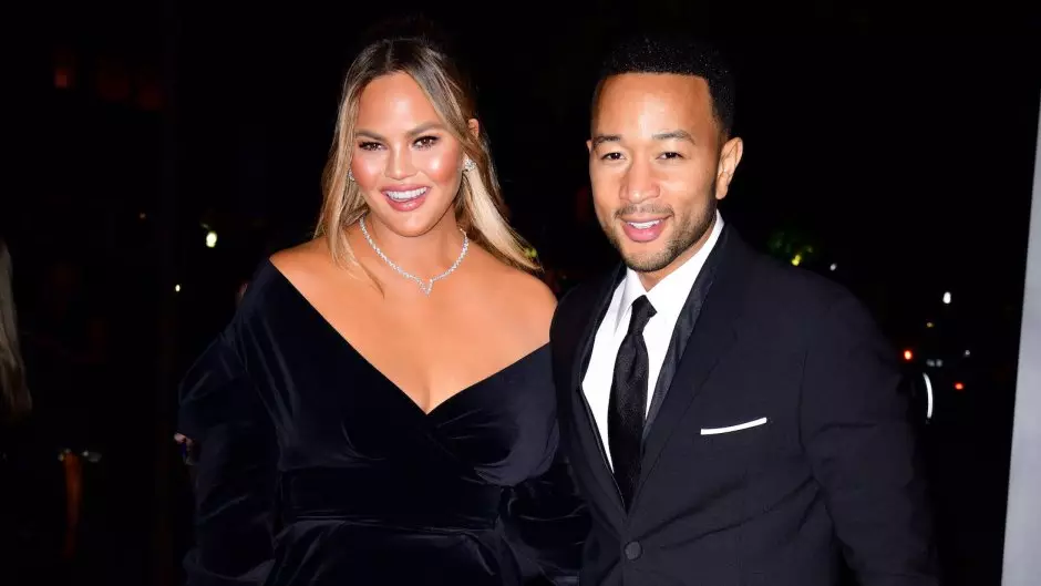 Chrissy Teigen kaj John Legend nokte