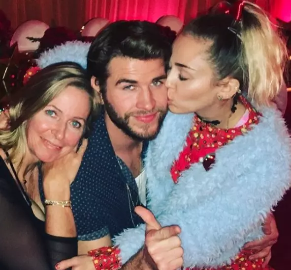 Miley Cyrus Liam Hemsworth 3