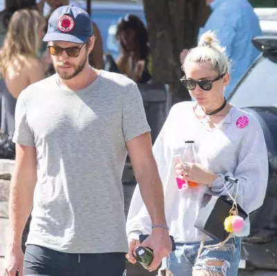 liam hemsworth miley cyrus splash