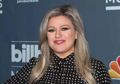 Kelly Clarkson çəkisi