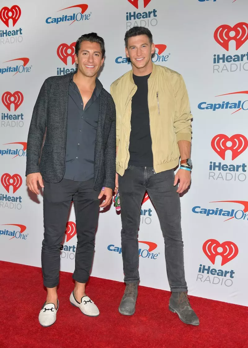 UJason Tartick kunye noBlake Horstmann kwi-2018 iHeartRadio Music Festival - Night 2 - Press Room