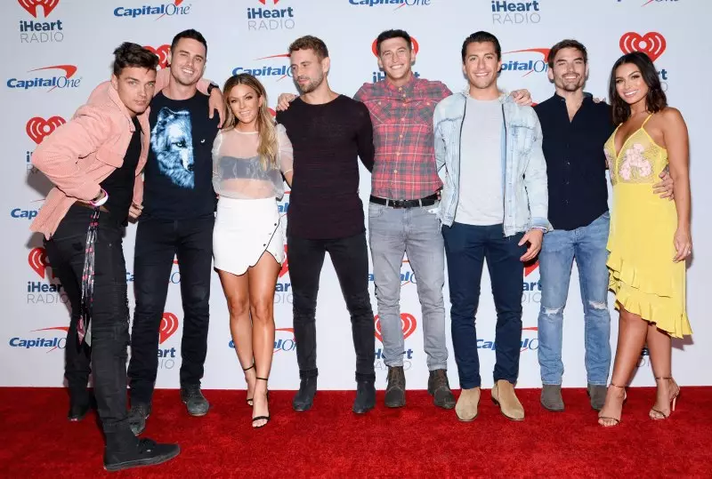 Dean Michael Unglert, Becca Tilley, Ben Higgins, Nick Viall, Blake Horstmann, Jason Tartick, Ashley Iaconetti, sareng Jared Haibon nongkrong