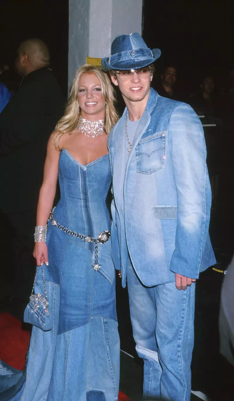 Britney Spears kaj Justin Timberlake en denim