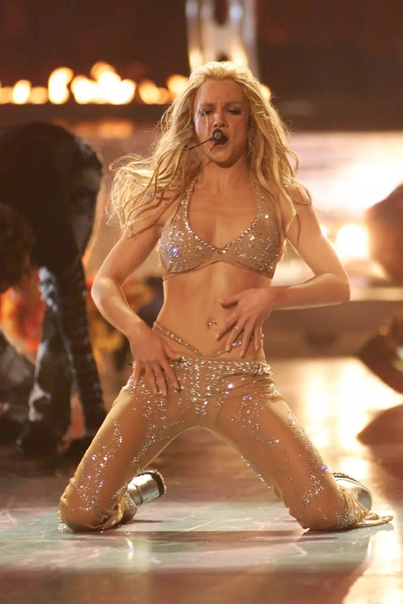 Britney Spears treedt op tijdens 2000 VMA's