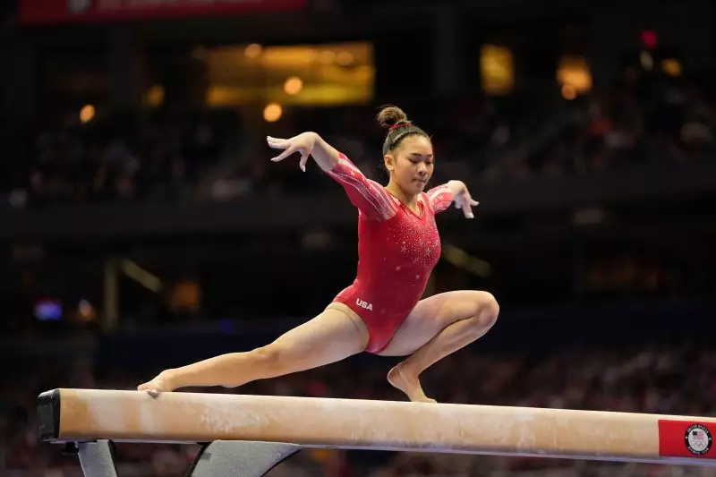 Qhov siab npaum li cas yog US Olympics Gymnastics Team? Sunisa Li