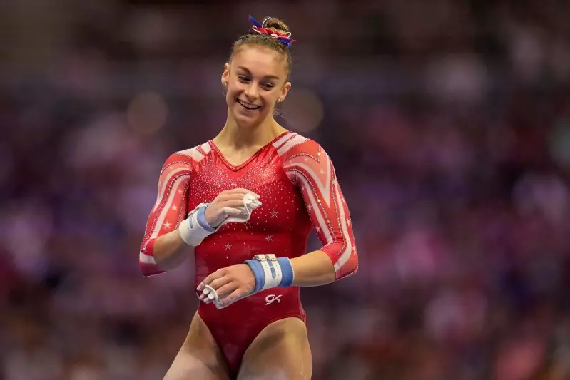Qhov siab npaum li cas yog US Olympics Gymnastics Team? Grace McCallum