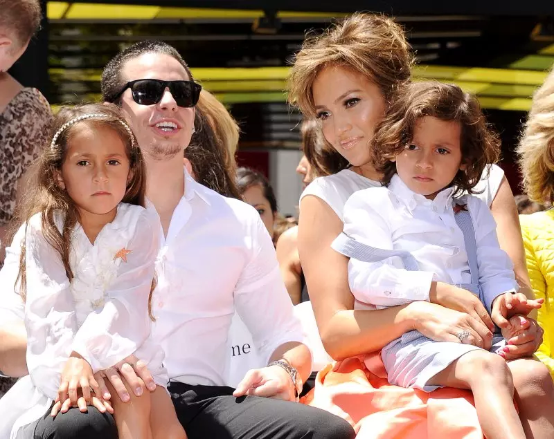 Twins Max ak Emme Jennifer Lopez: Foto transfòmasyon 2013