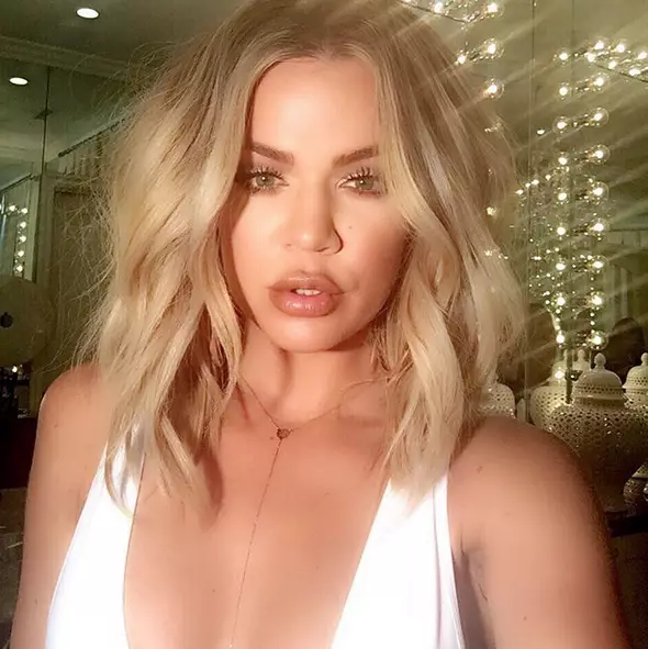 Khloe Kardashian सेल्फी प्लास्टिक सर्जरी