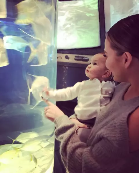 Chrissy teigen baby luna akvarium